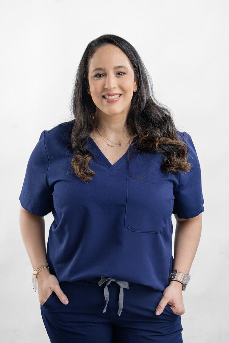 Dra. Cinthia Reyes – Centro Dental Especializado